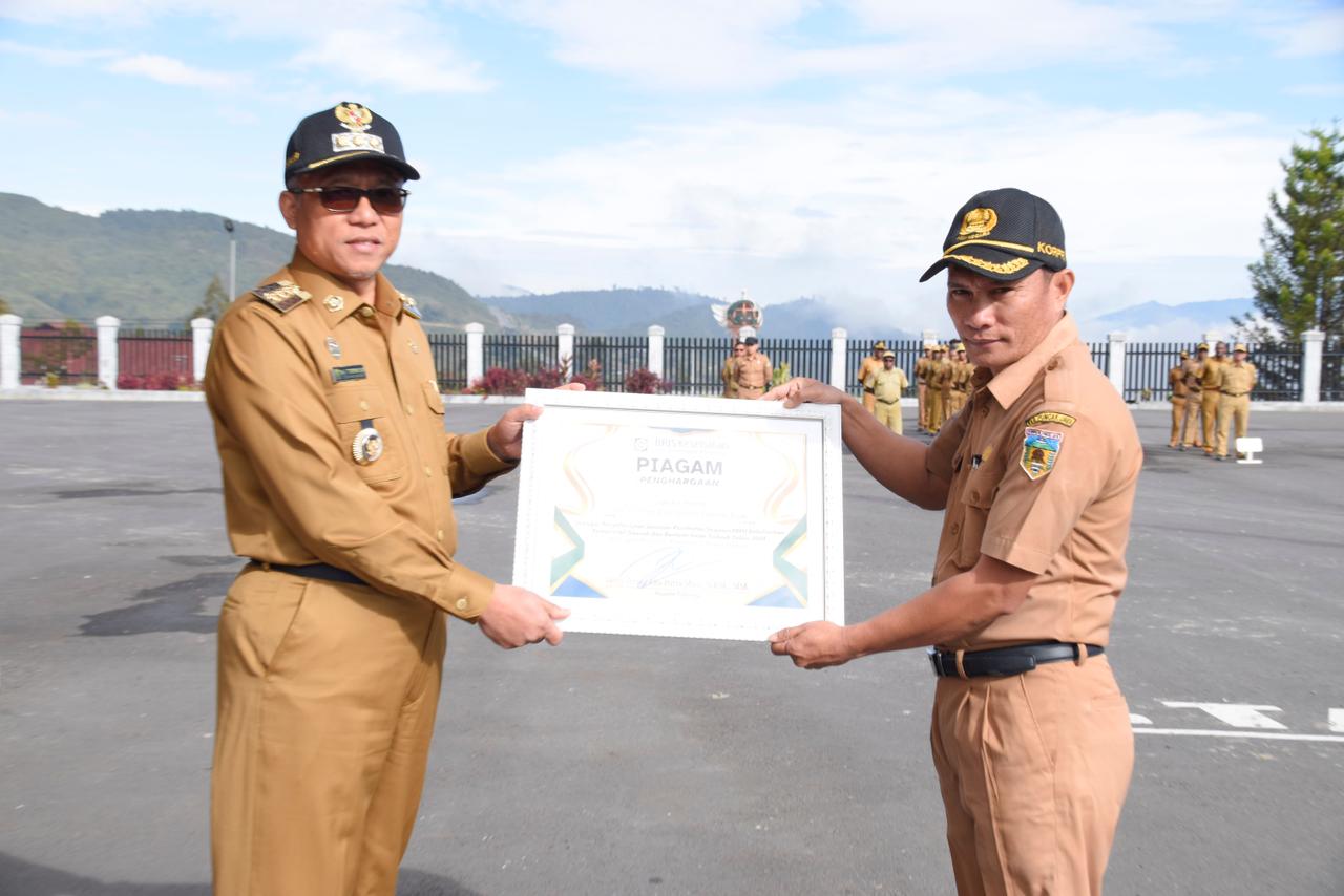 PEMKAB PUNCAK JAYA TERIMA PIAGAM PENGHARGAAN JAMKESDA TERBAIK TAHUN ...